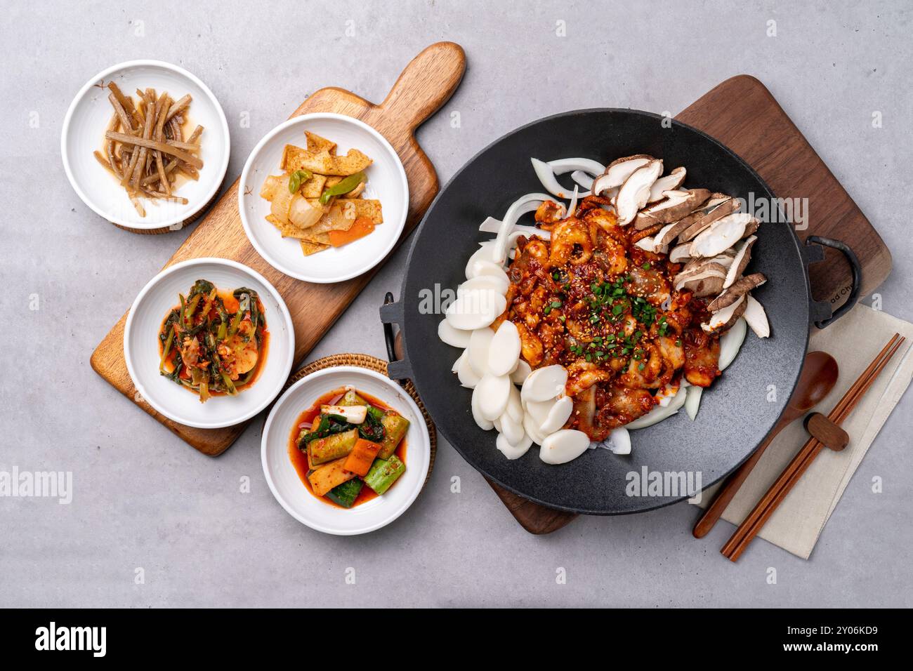 Korean food, stir-fried chicken, stir-fried chicken, webfoot octopus ...