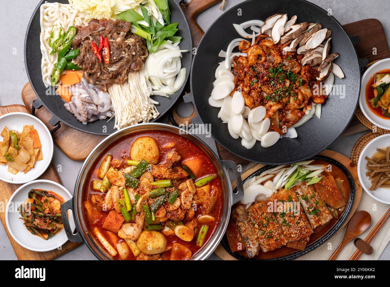 Korean food, stir-fried chicken, stir-fried chicken, webfoot octopus ...