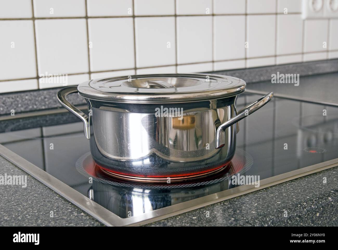 Cooker lids hi-res stock photography and images - Alamy