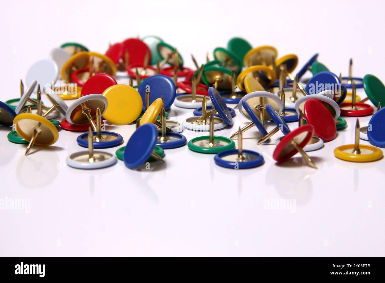 Drawing pins tack stationery hi-res stock photography and images - Alamy