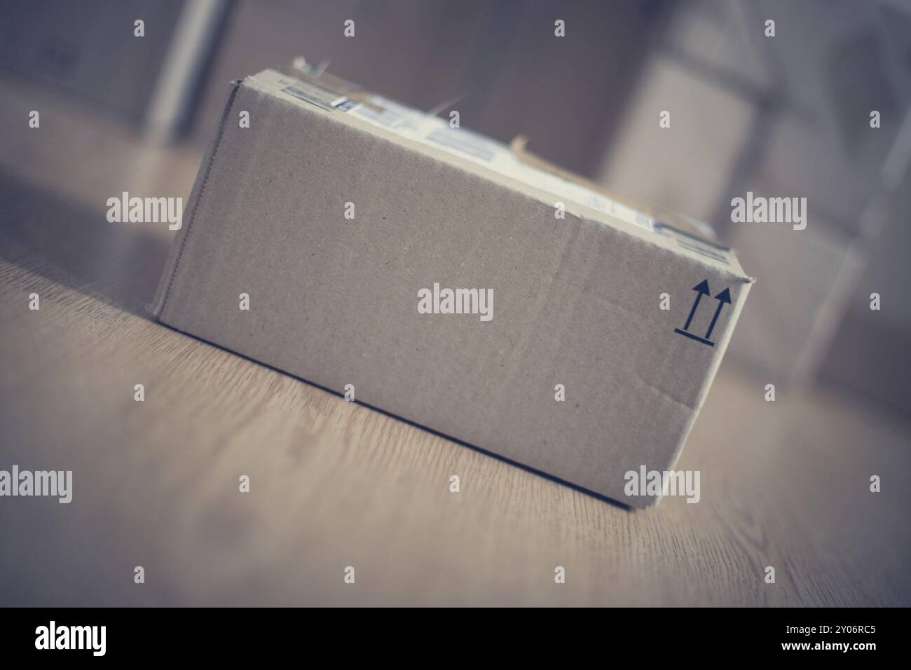 Cardboard box shipping concept: brown parcel Stock Photo - Alamy