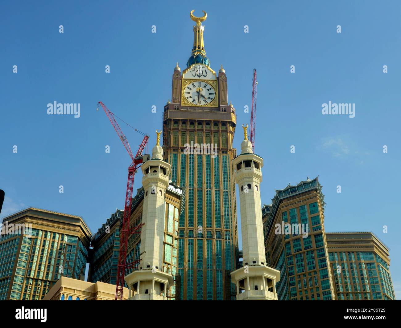 Makkah clock hotel royal tower hi-res stock photography and images - Alamy
