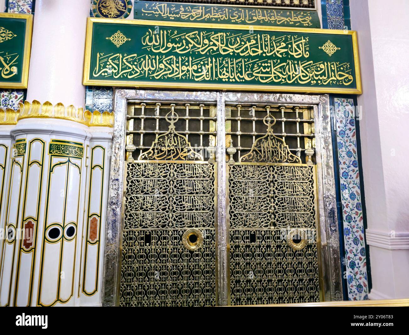 Medina, Saudi Arabia, June 26 2024: Al Rawda Al Sharefa, The Grave of ...