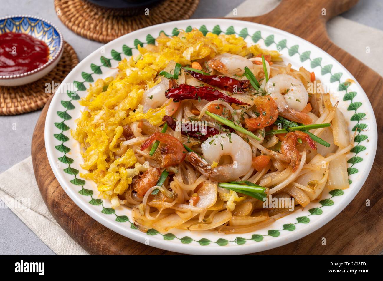 Beef, rice noodles, side dishes, drinks, menbosa, Thai food, fried rice ...