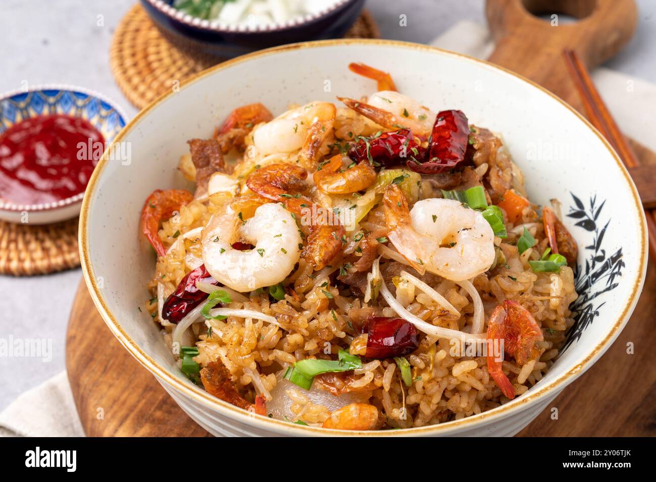 Beef, rice noodles, side dishes, drinks, menbosa, Thai food, fried rice ...