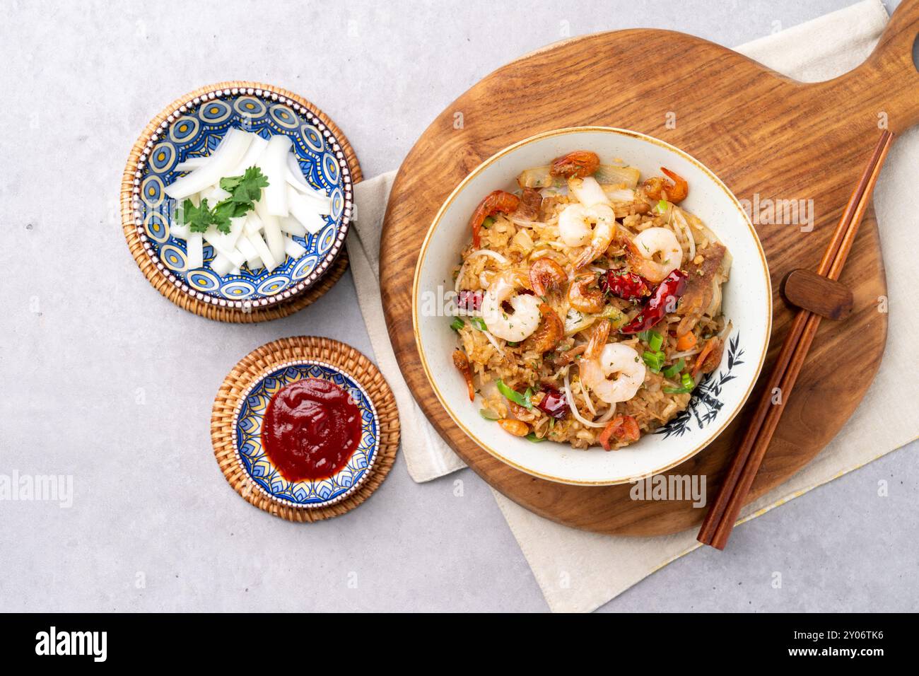 Beef, rice noodles, side dishes, drinks, menbosa, Thai food, fried rice ...
