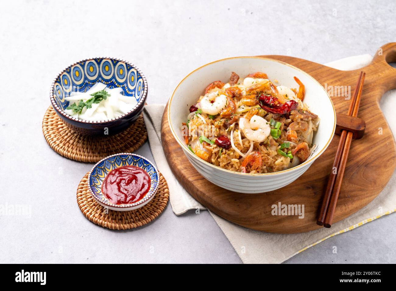 Beef, rice noodles, side dishes, drinks, menbosa, Thai food, fried rice ...
