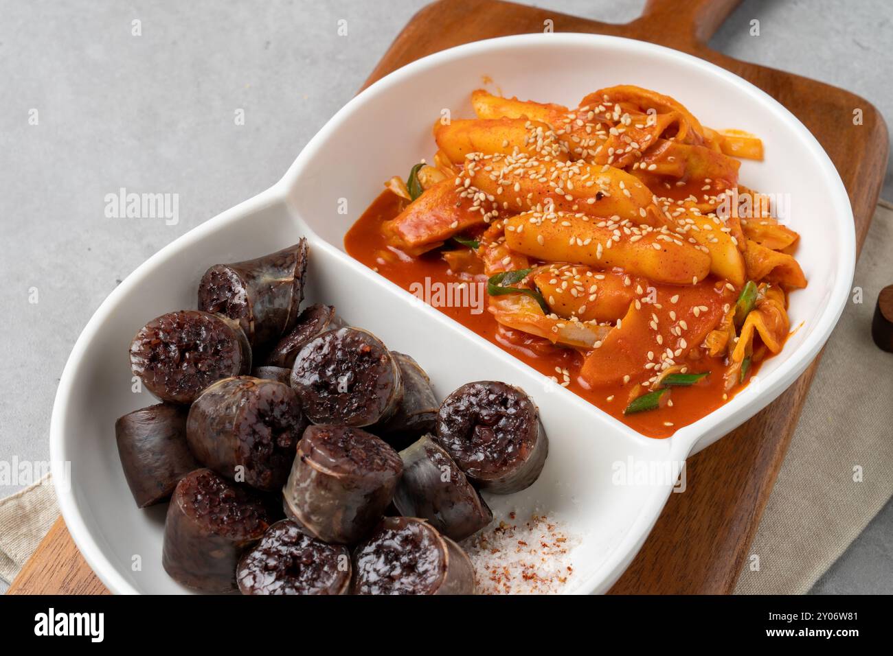 Korean food, snack, gimbap, bulgogi, rice bowl, bibimbap, stir-fried ...