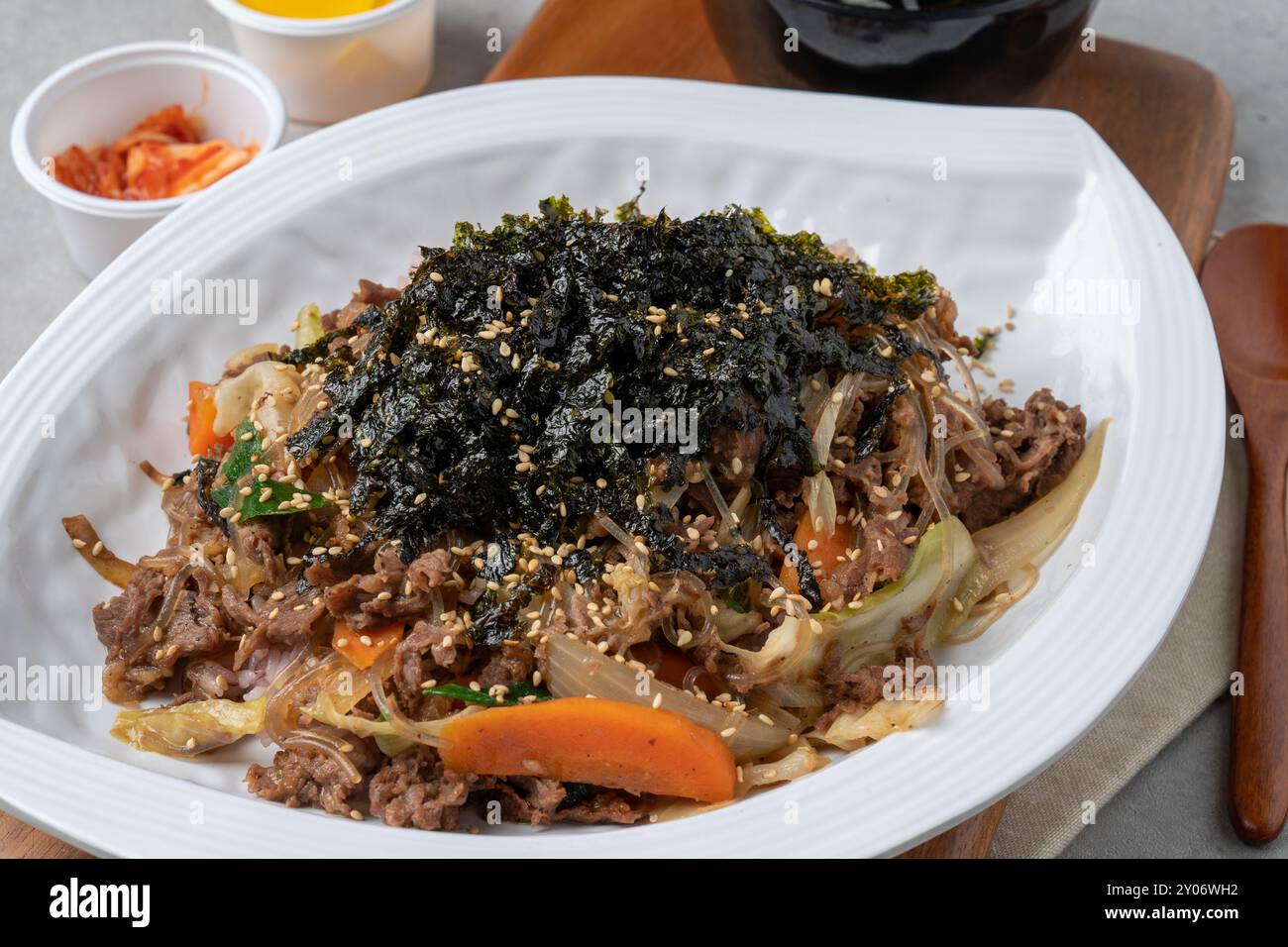 Korean food, snack, gimbap, bulgogi, rice bowl, bibimbap, stir-fried ...
