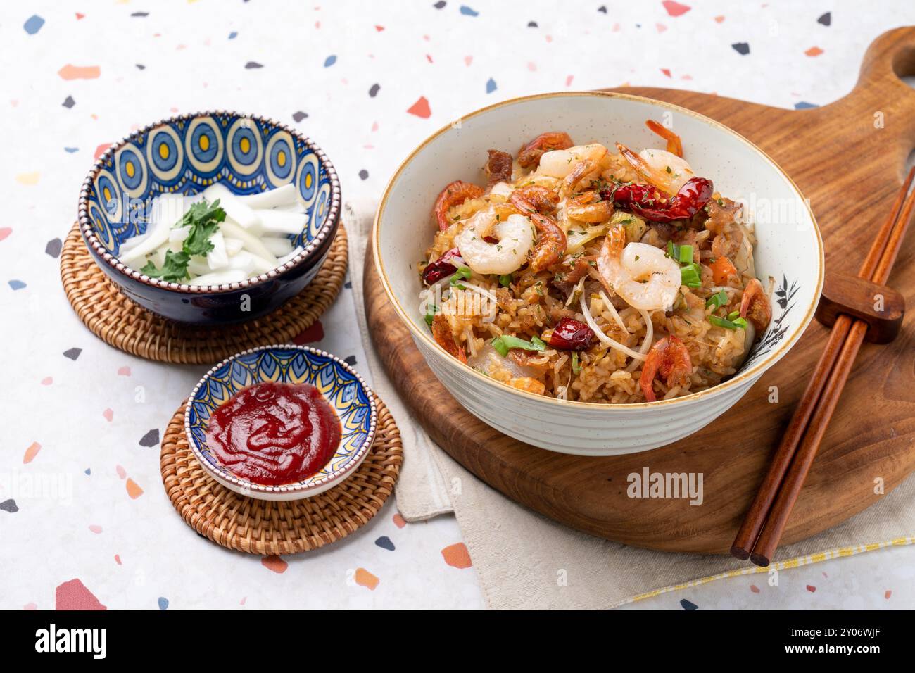 Beef, rice noodles, side dishes, drinks, menbosa, Thai food, fried rice ...