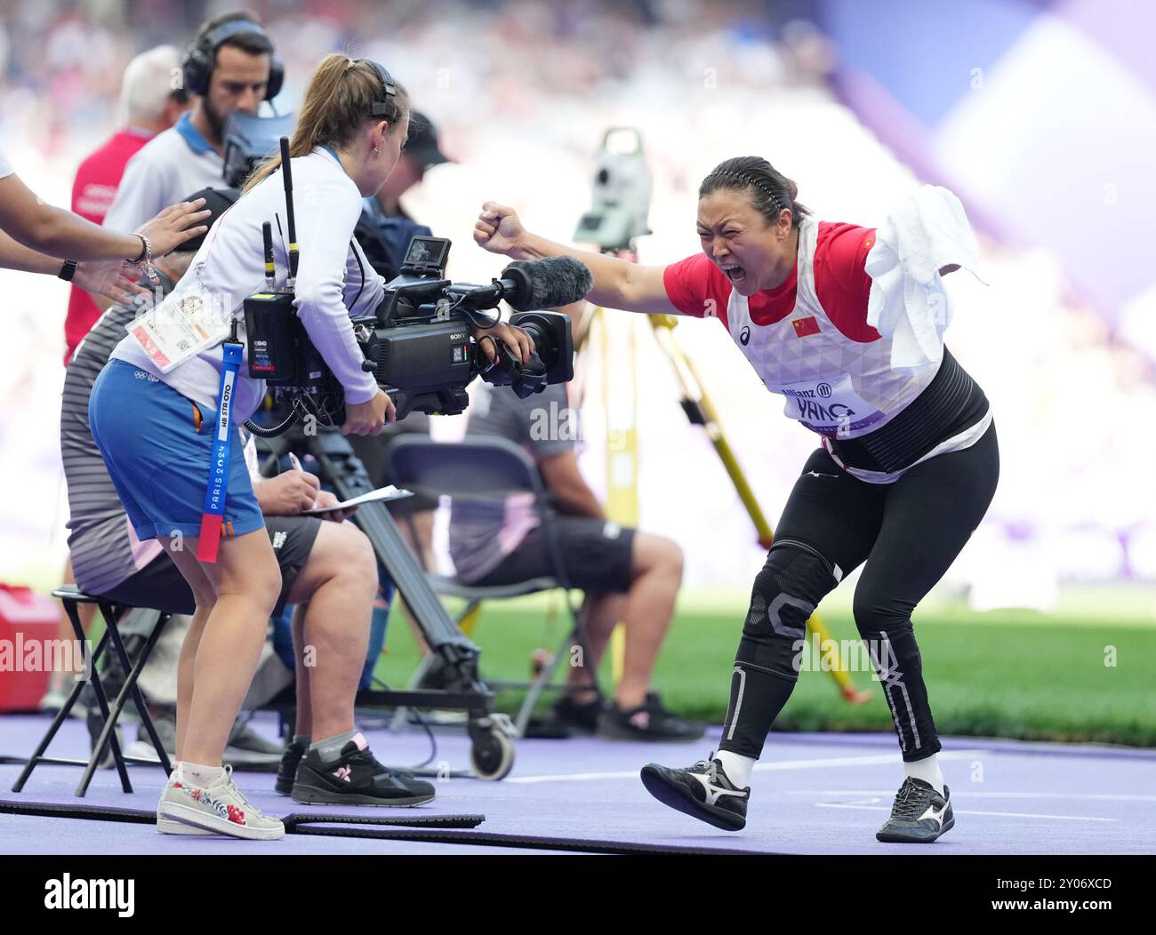 (240901) -- PARIS, Sept. 1, 2024 (Xinhua) -- Yang Yue (R) of China ...