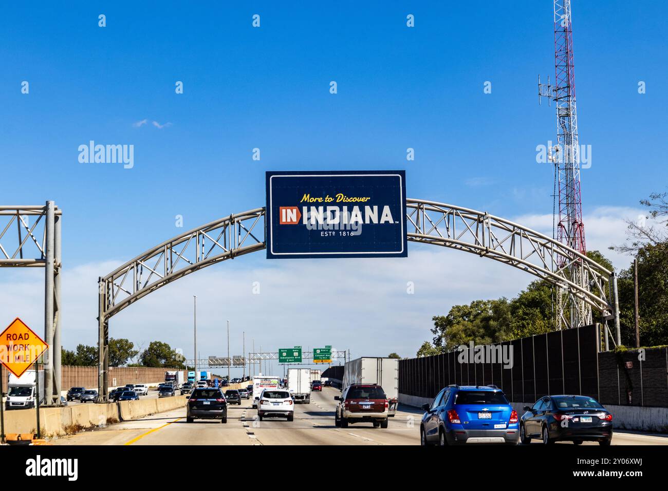 Welcome to Indiana Sign on the expressway Stock Photo - Alamy