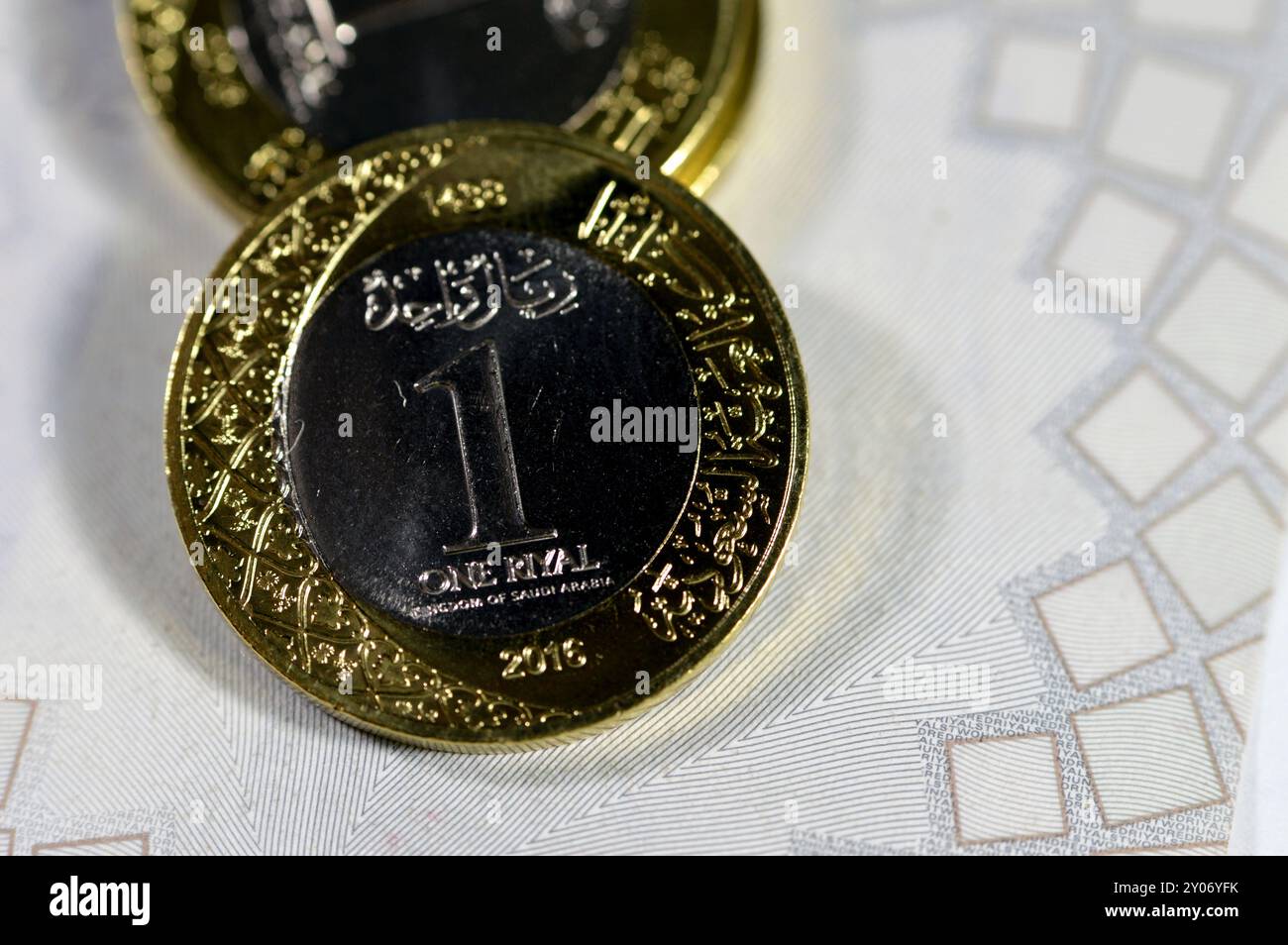 One SAR coin Saudi Arabian Riyal features King Salman Bin Abdul Aziz Al ...