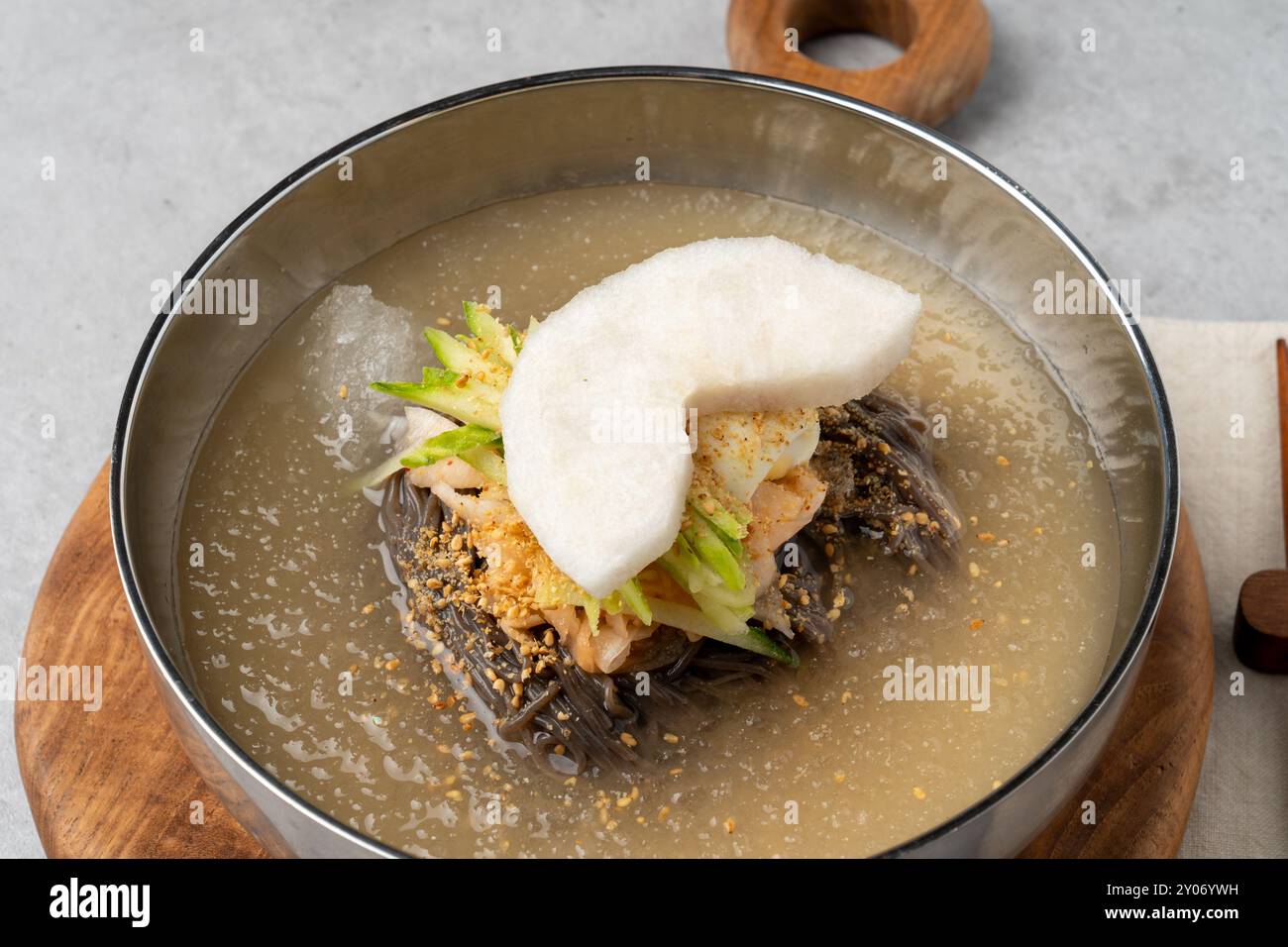 Korean food, Pyongyang, dumplings, cold buckwheat noodles, bibim ...