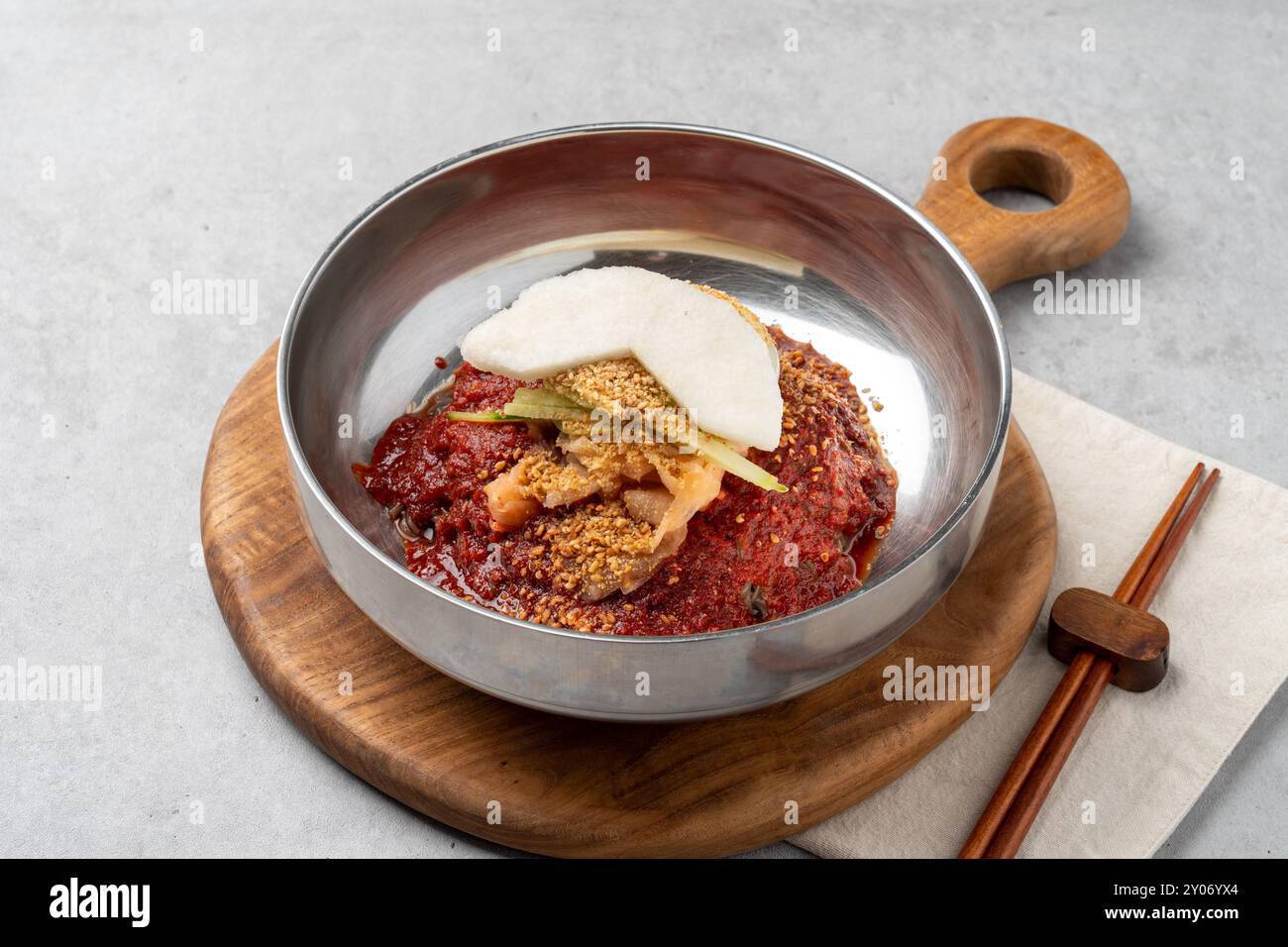 Korean food, Pyongyang, dumplings, cold buckwheat noodles, bibim ...