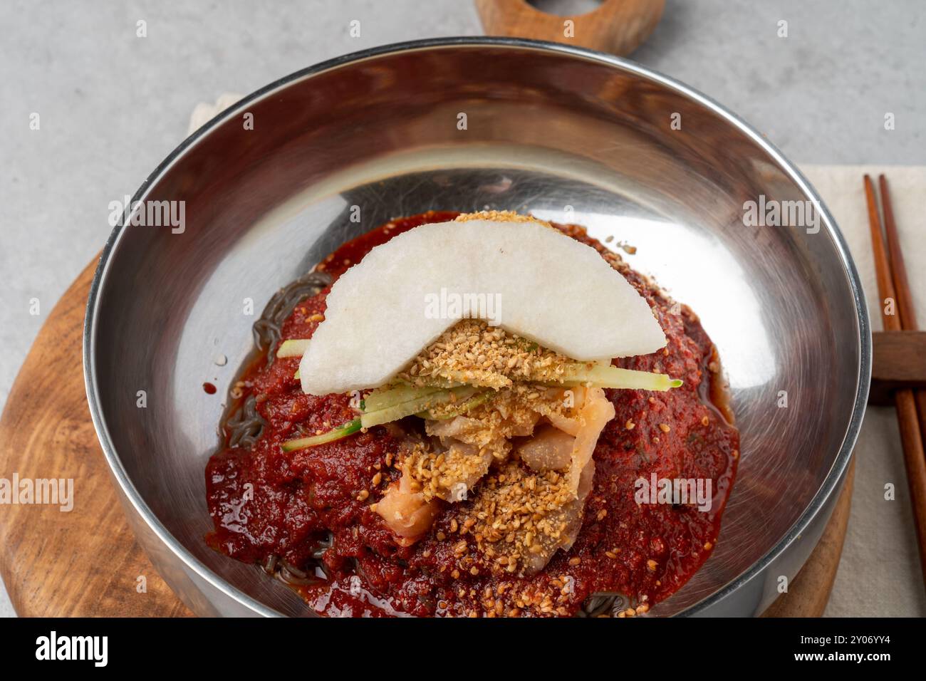 Korean food, Pyongyang, dumplings, cold buckwheat noodles, bibim ...