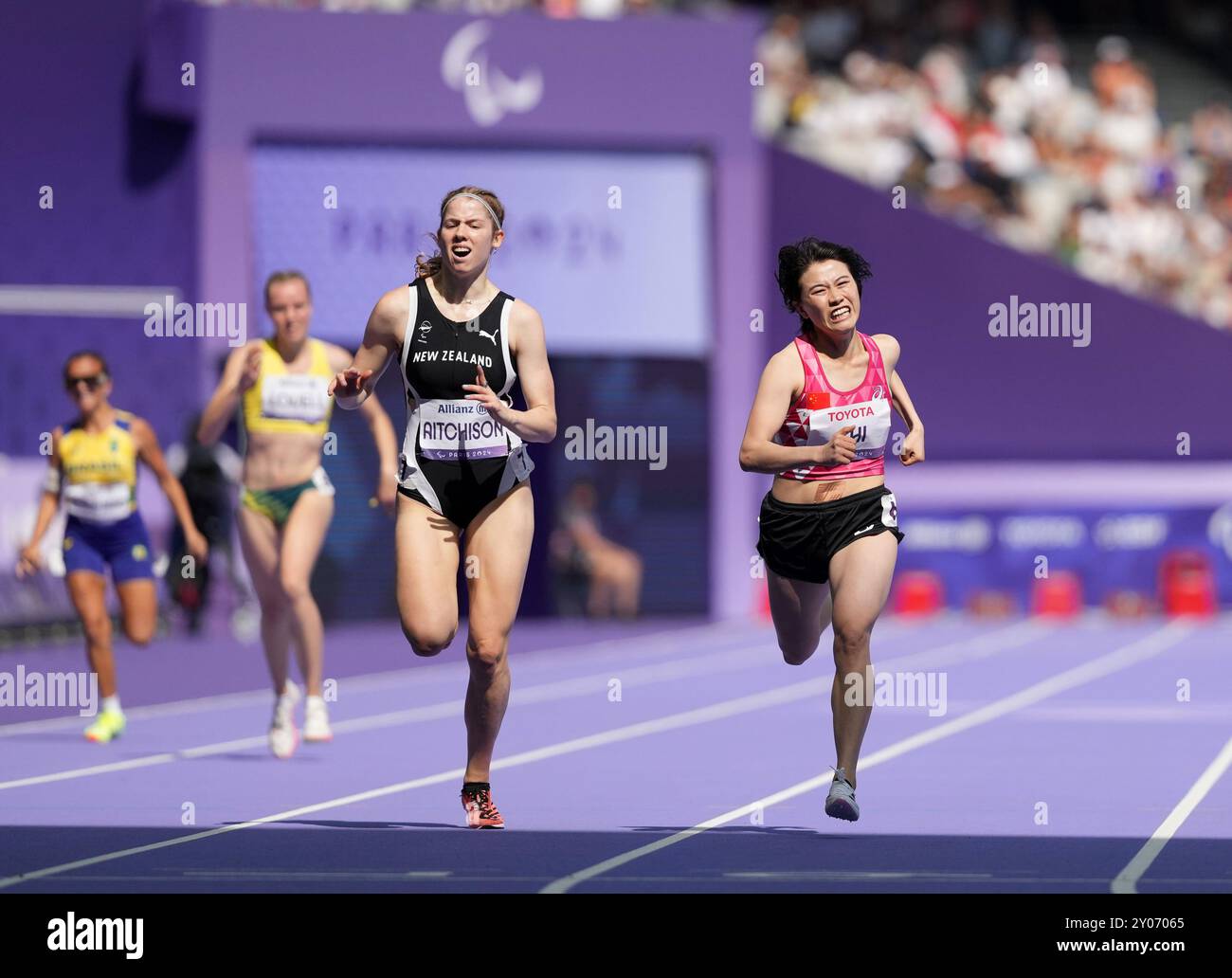 Paris, France. 1st Sep, 2024. Shi Yiting (R) of China and Danielle ...