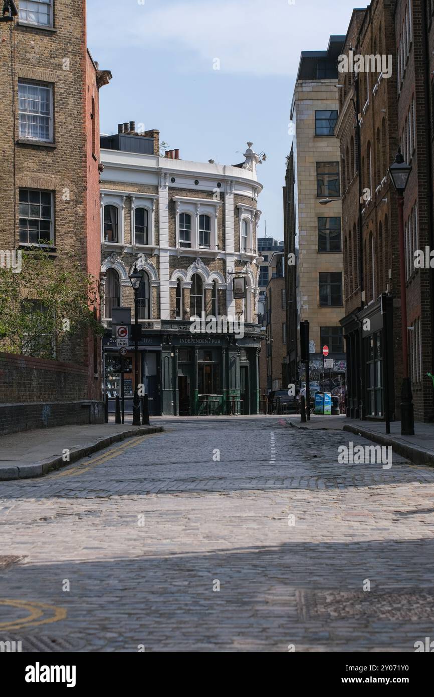 Commercial Tavern Public House, views from Fleur De Lis Street ...