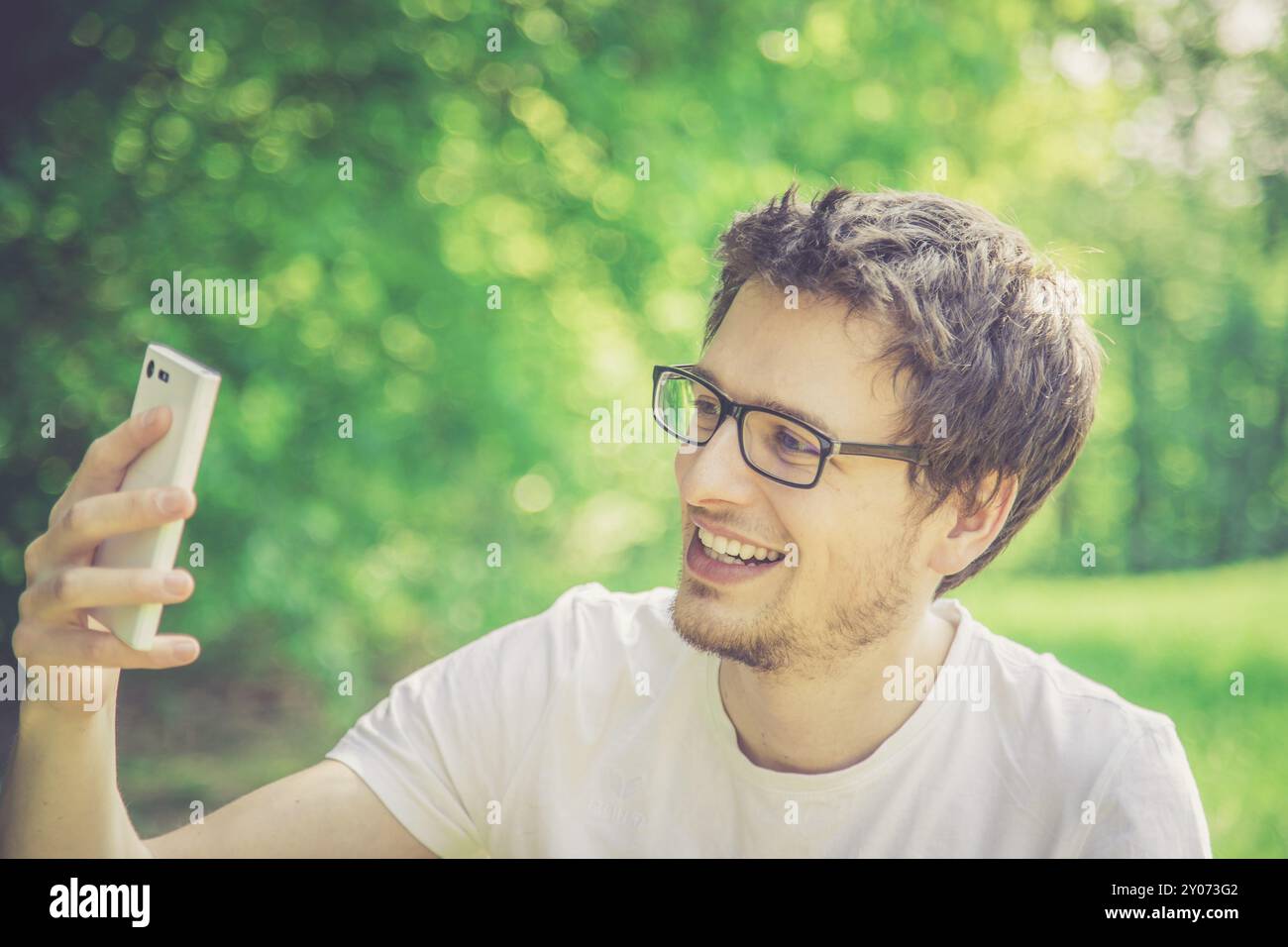 Man takes picture smartphone in hi-res stock photography and images - Alamy