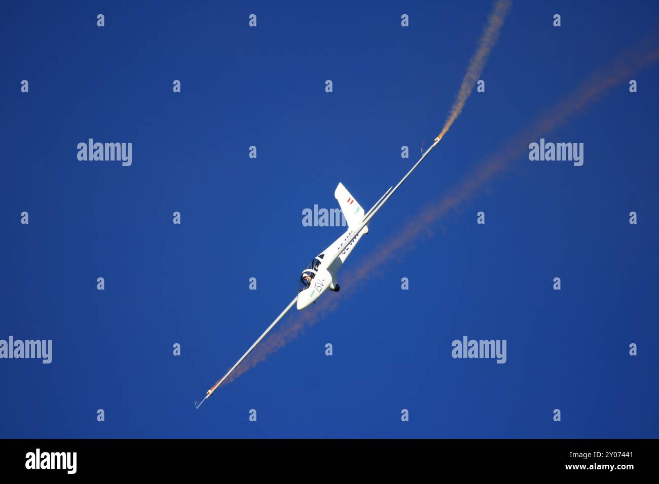 Sport aircraft nose dive hi-res stock photography and images - Alamy