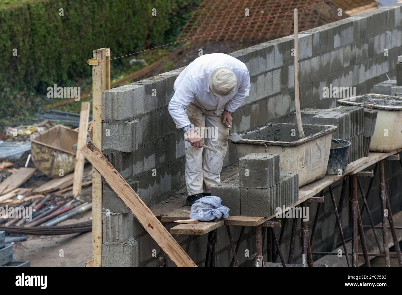 A bricklayer stands on scaffolding at work Stock Photo - Alamy