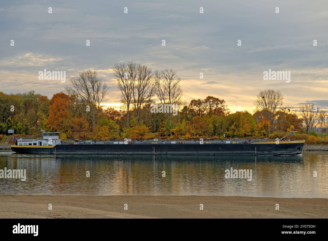 Waterways routes ships vessels hi-res stock photography and images - Alamy
