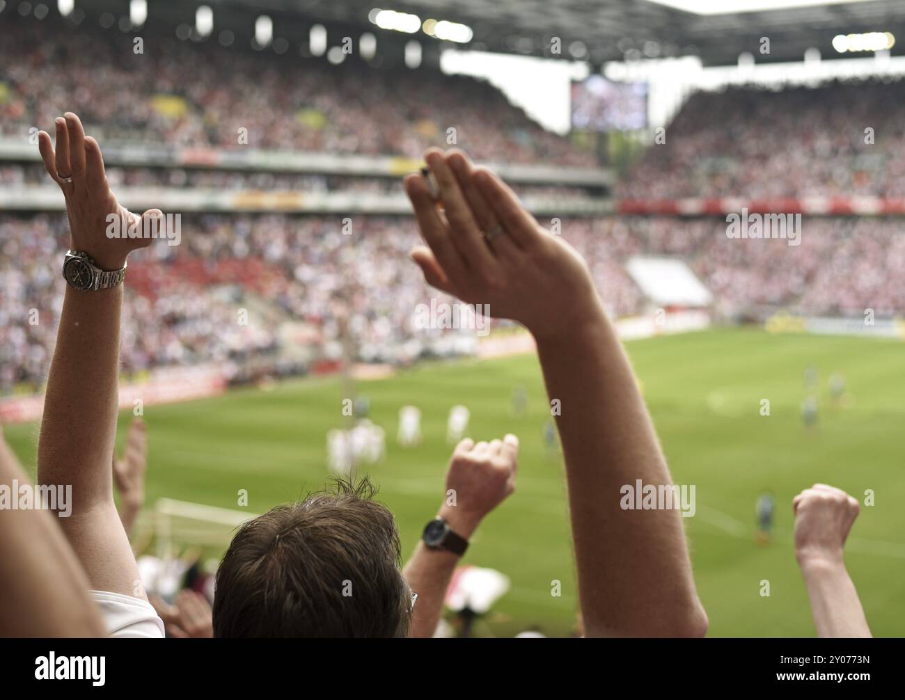 Crowded stadium atmosphere hi-res stock photography and images - Alamy