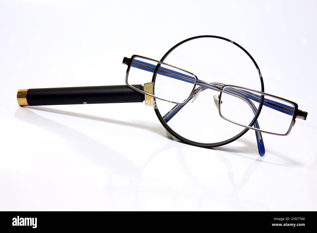 One lens eyeglass hi-res stock photography and images - Alamy