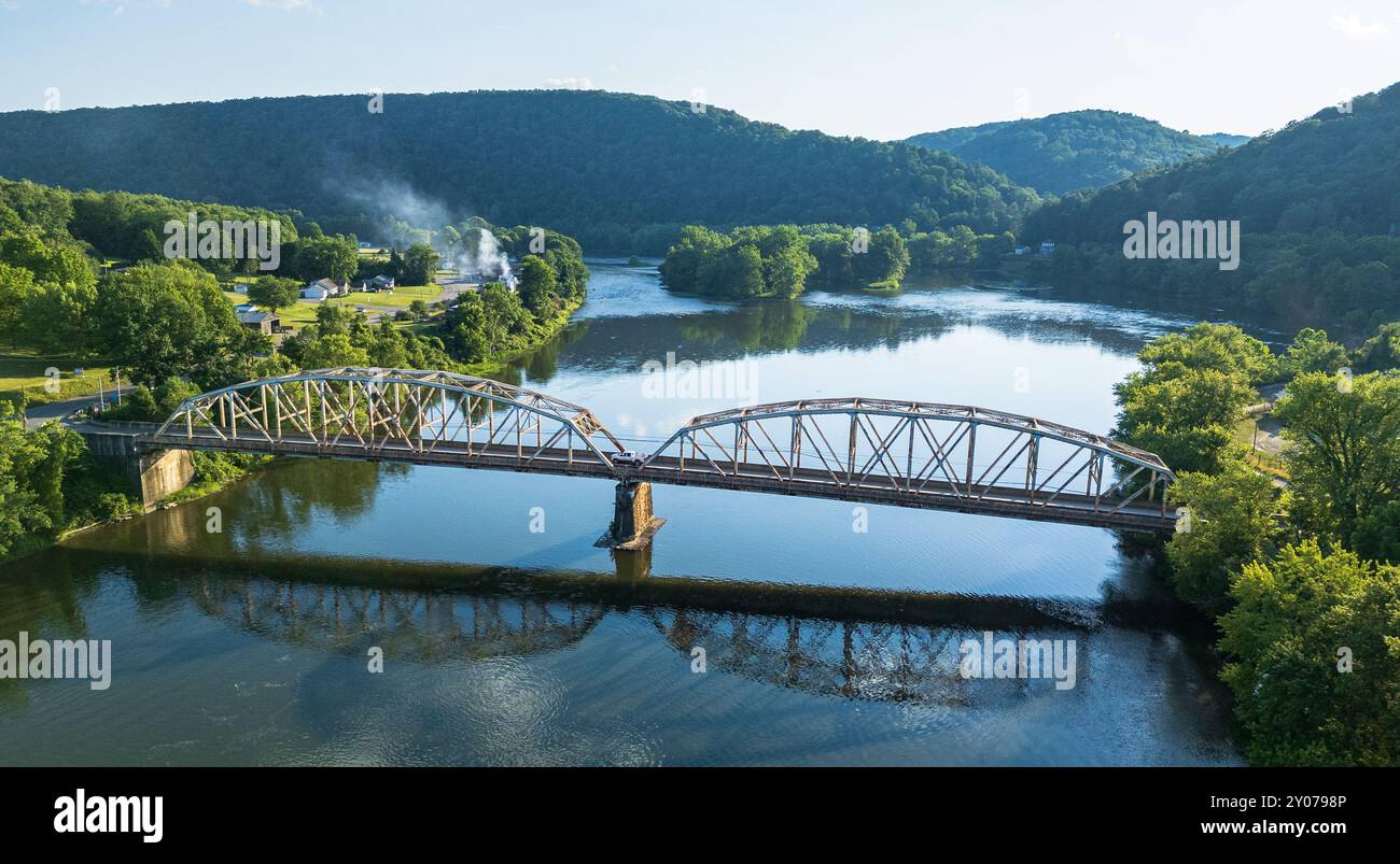The Tidioute Bridge spanning over the Allegheny River in Pennsylvania ...
