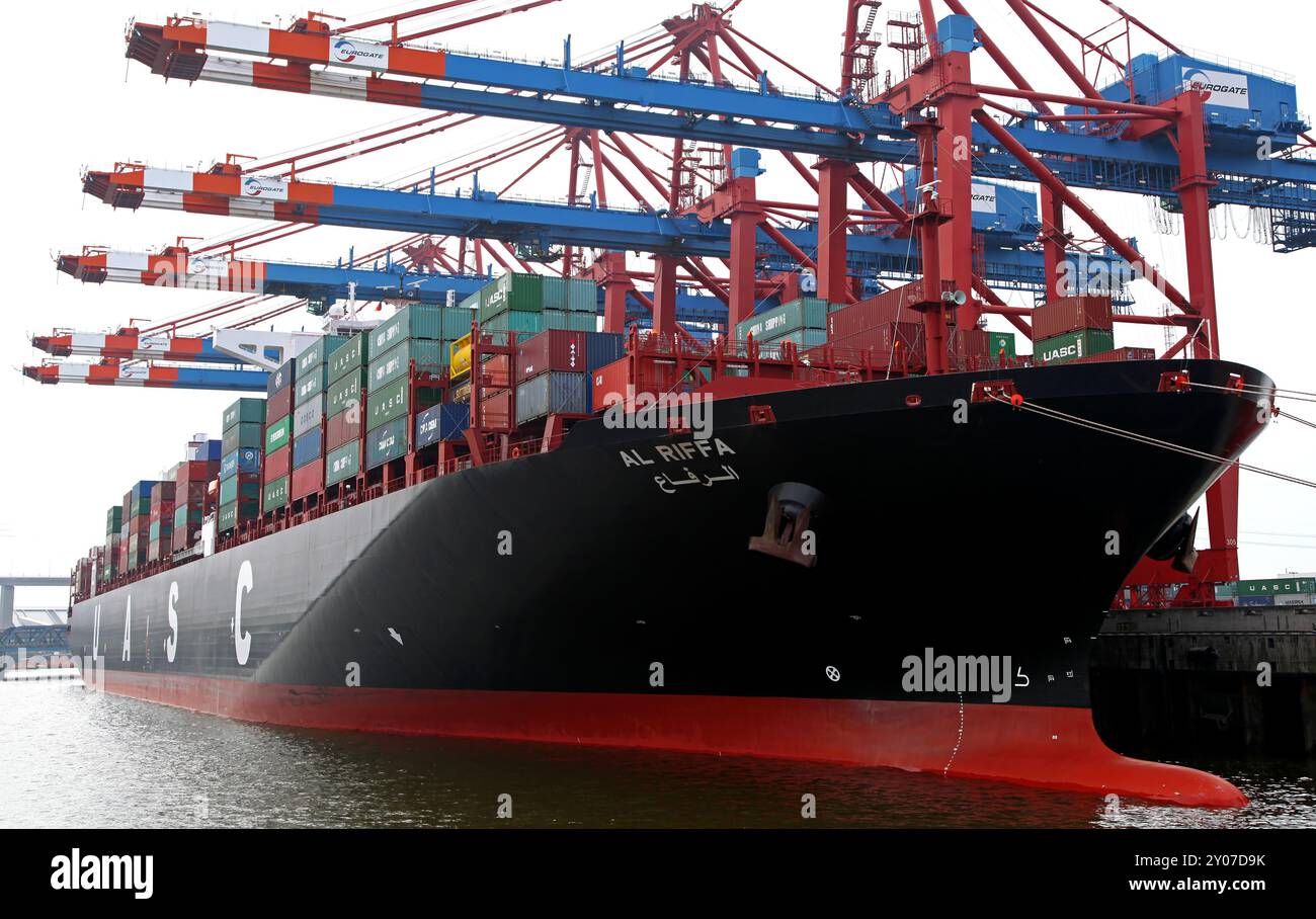Containerschiff Al Riffa (UASC) in Hamburg, container vessel Al Riffa ...