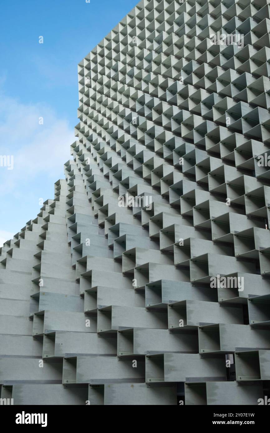 The Zipper architectural exhibit, Toronto. Exterior walls reaching to ...