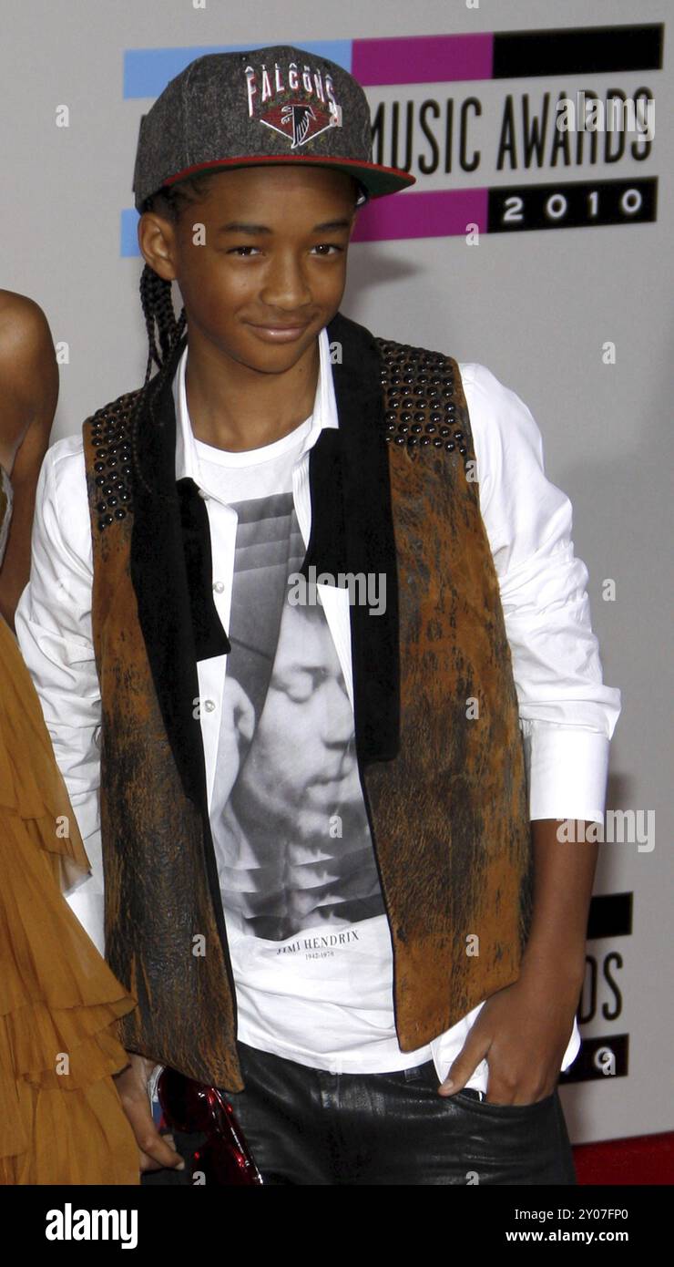 Which premieres on november 21 hi-res stock photography and images - Alamy