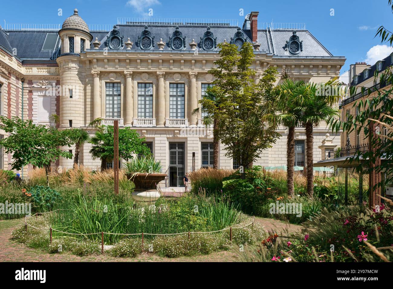 A qiuet place to sit in Paris is the gardens of the Richlieu National ...