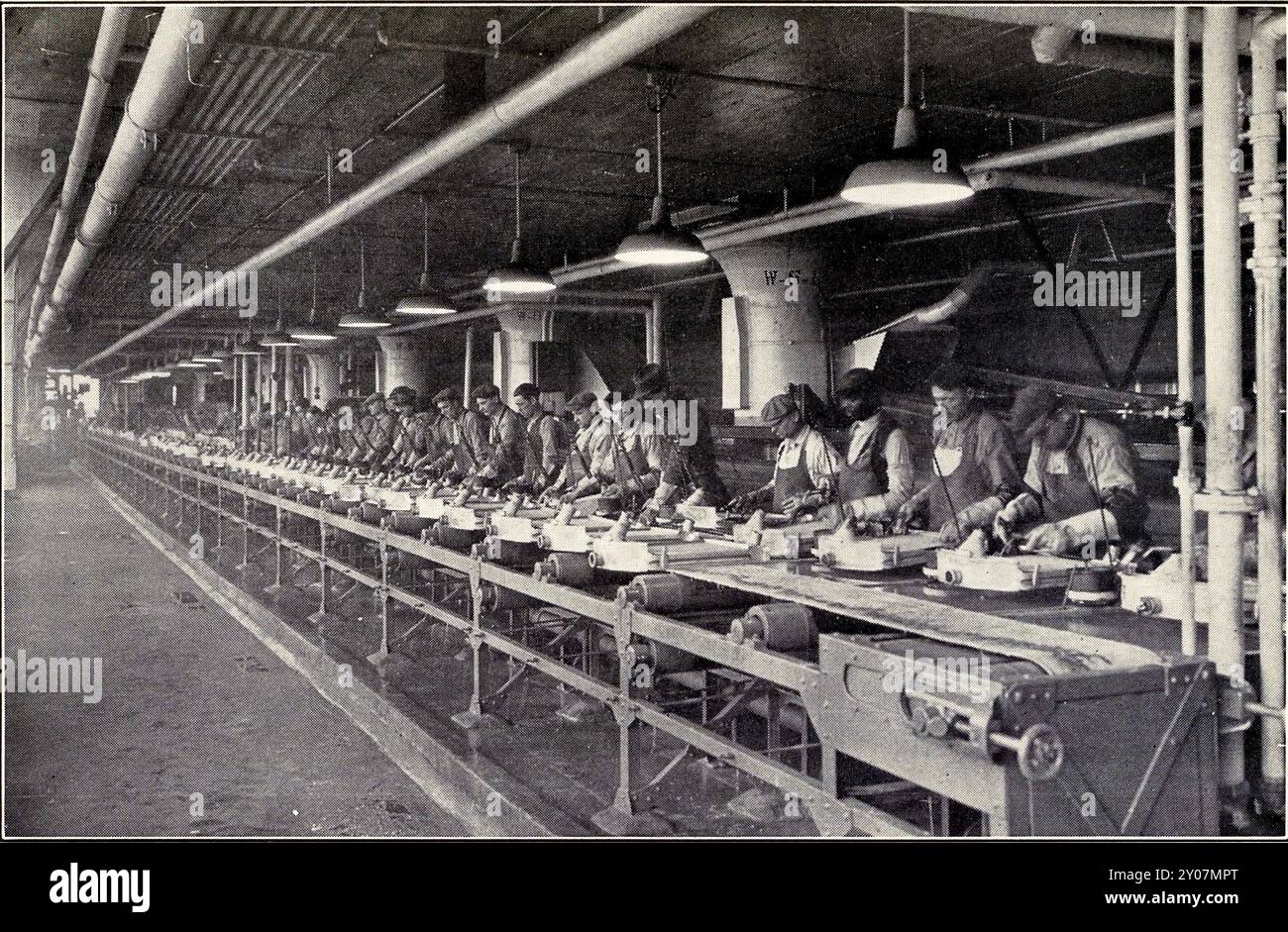Industry workers 1920s hi-res stock photography and images - Alamy