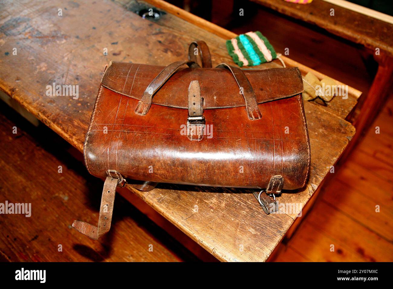 Old school satchel with blackboard Stock Photo - Alamy