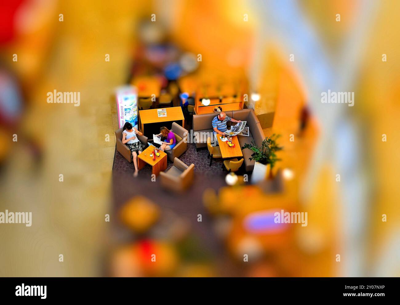 People eating in mall cafeteria hi-res stock photography and images - Alamy