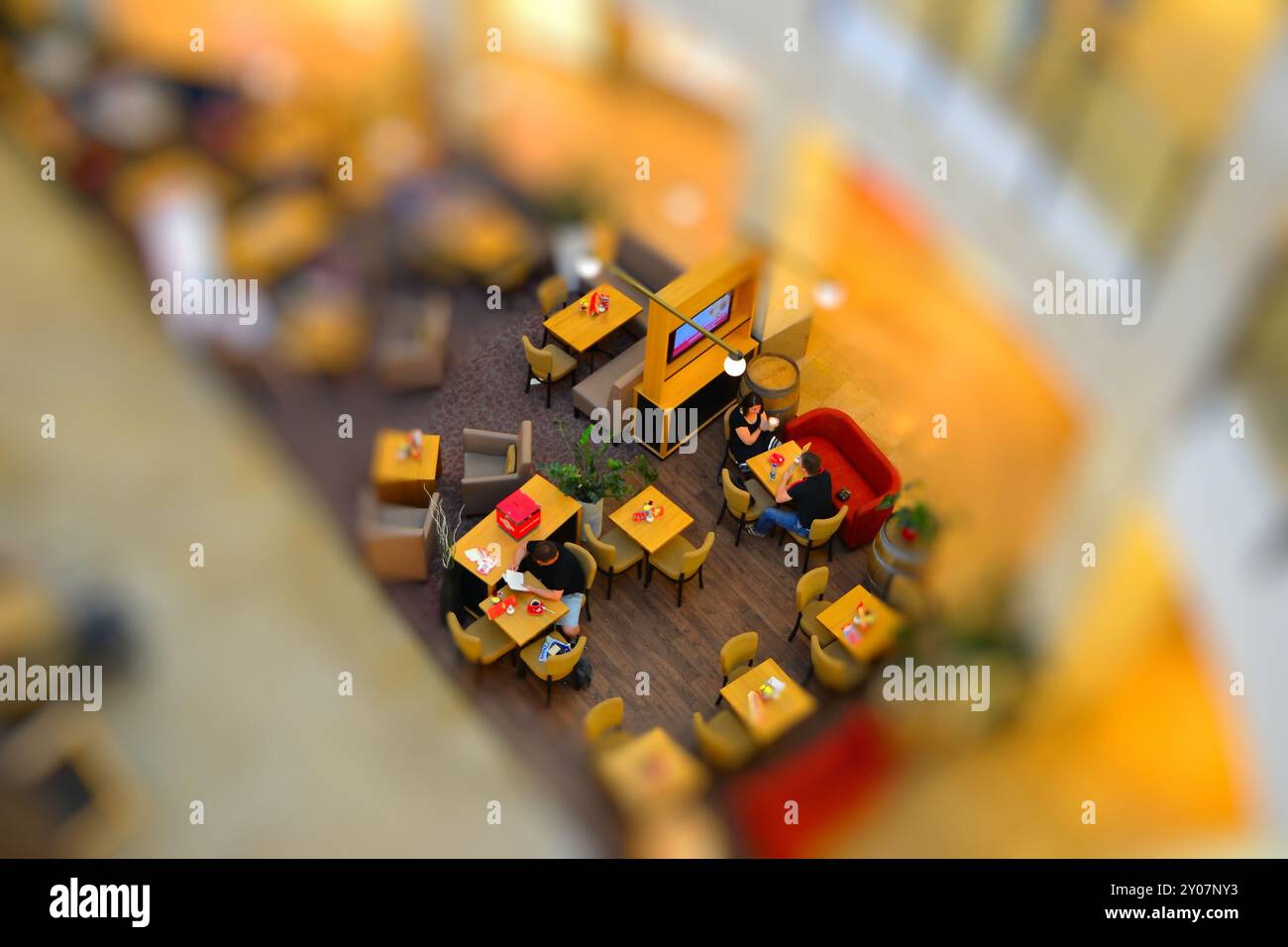 People eating in mall cafeteria hi-res stock photography and images - Alamy