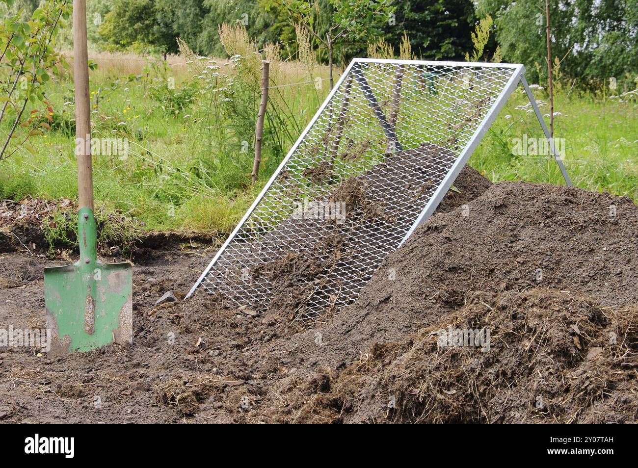 Sieve compost pile, compost pile sieve 03 Stock Photo - Alamy