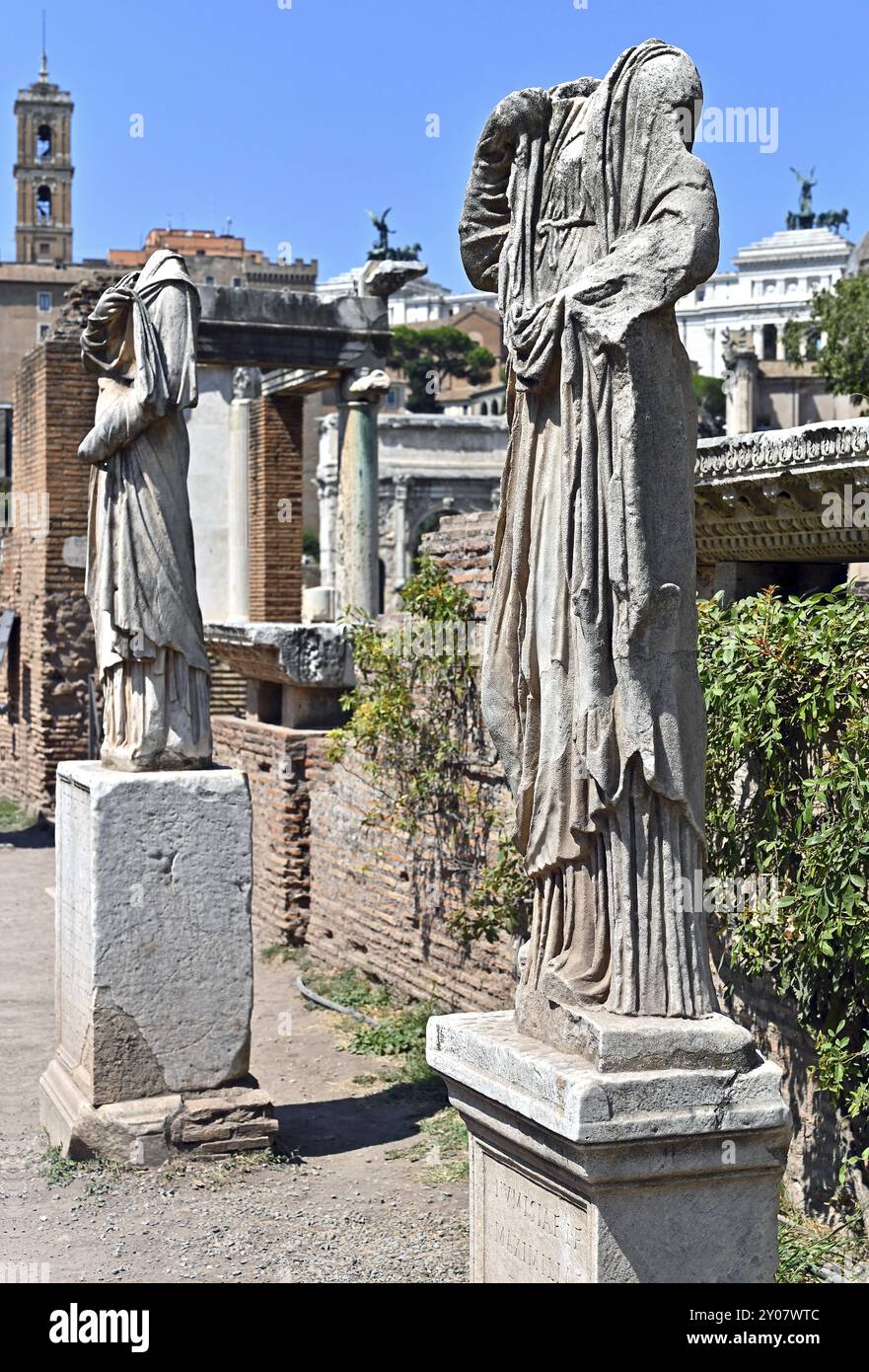 Vestalines, Virgo Vestalis, sculptures in the House of the Vestalines ...