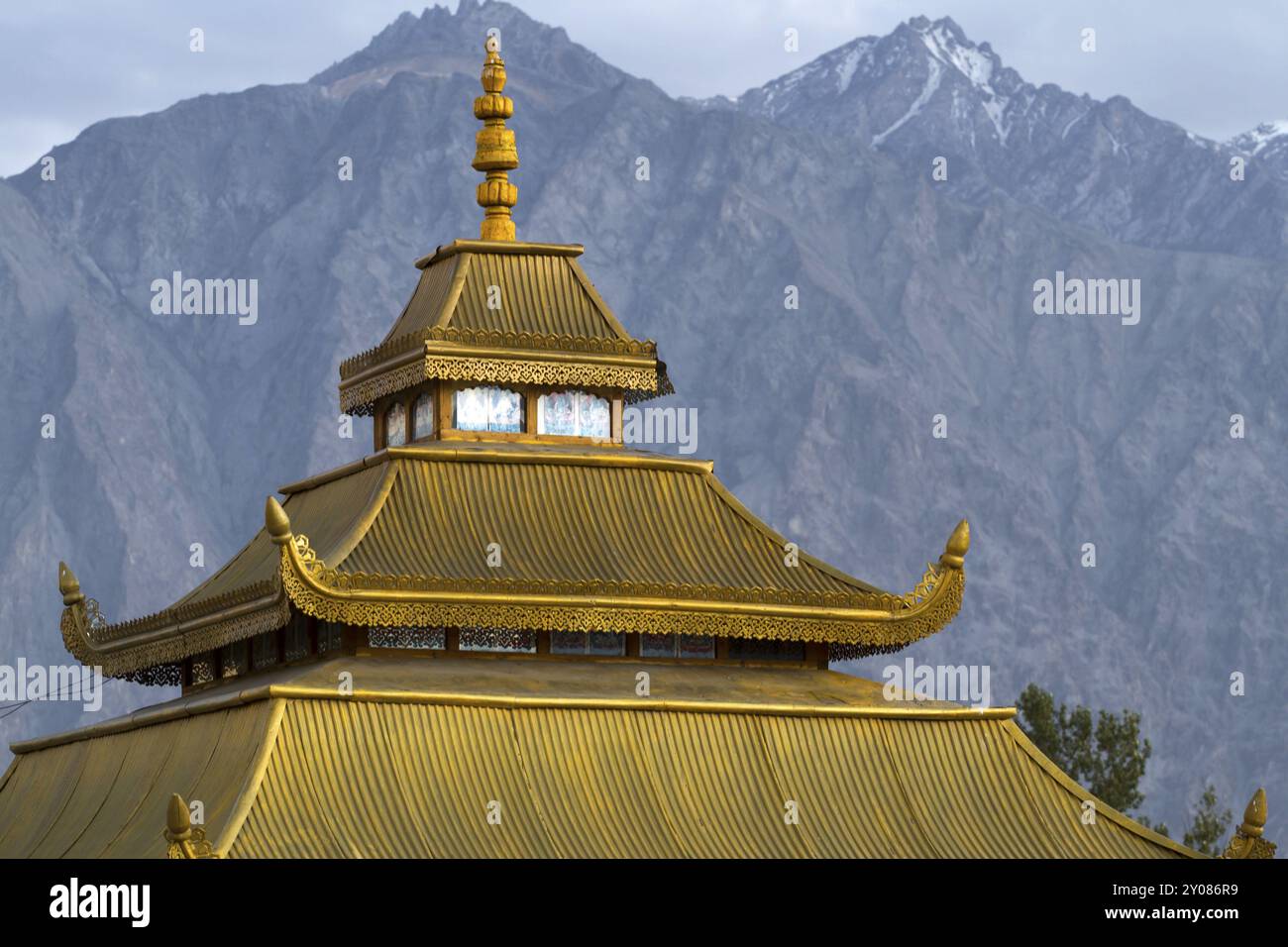Temple roof in front of a mountain backdrop, Ladakh, India, Asia Stock ...