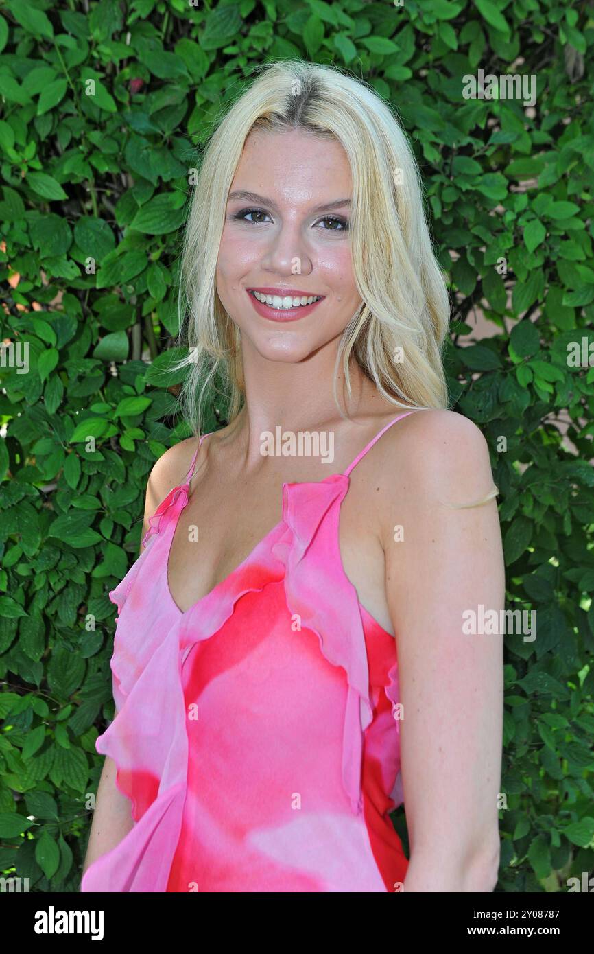 ZDF - Fernsehgarten. Sängerin Pia-Sophie Remmel während der ZDF ...