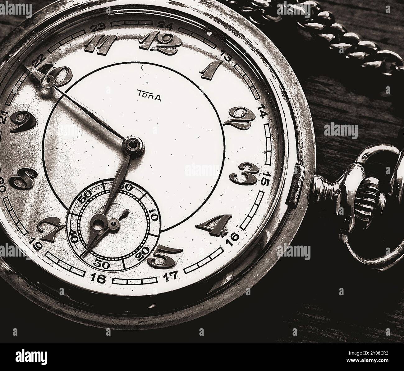 How a pocket watch works hi-res stock photography and images - Alamy