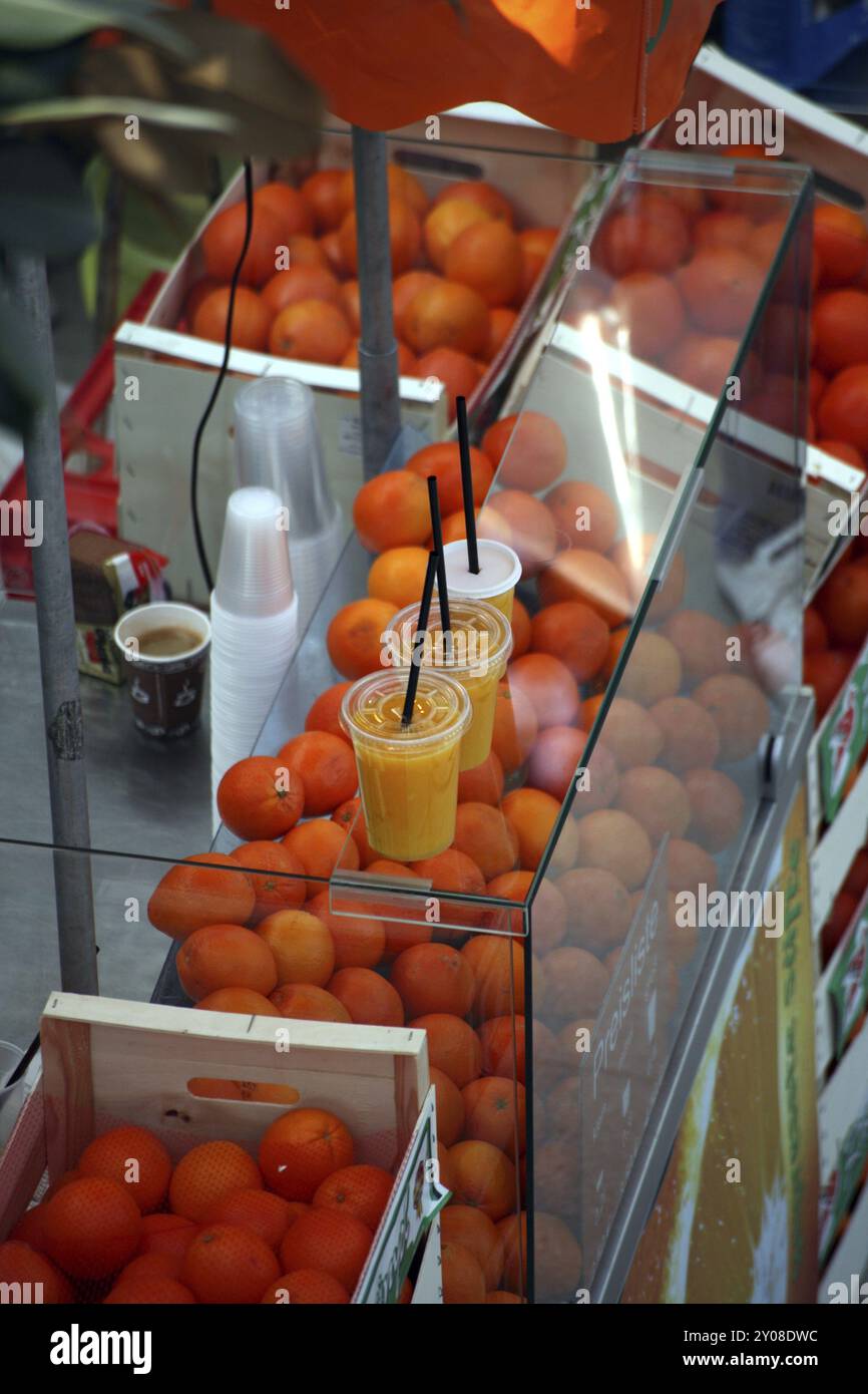 Orange juice stand Stock Photo - Alamy