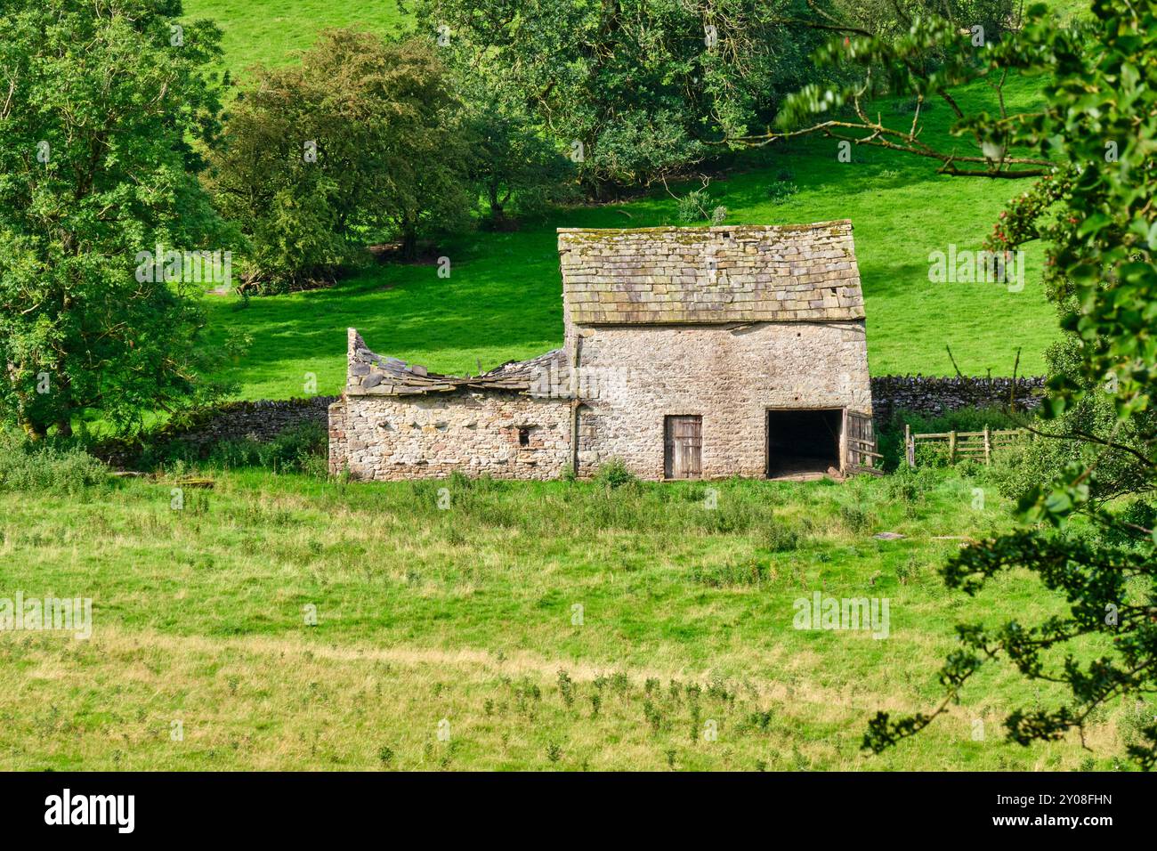 Windowless barn hi-res stock photography and images - Alamy