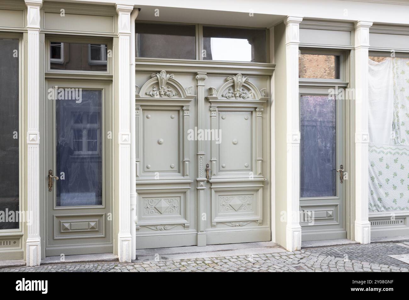 Renovated east german apartment buildings hi-res stock photography and ...