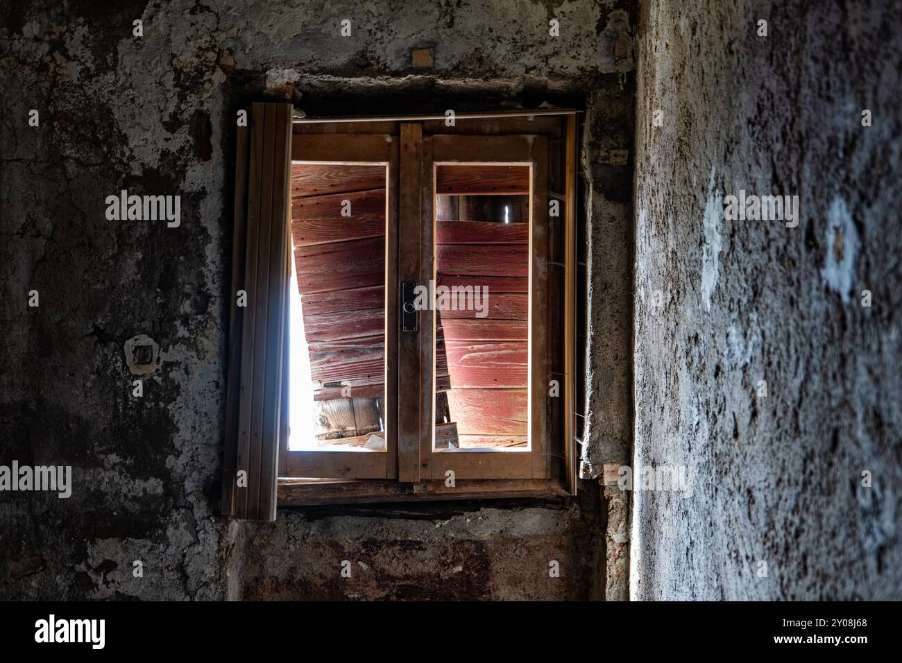 Old ruined window in an abandoned building Stock Photo - Alamy