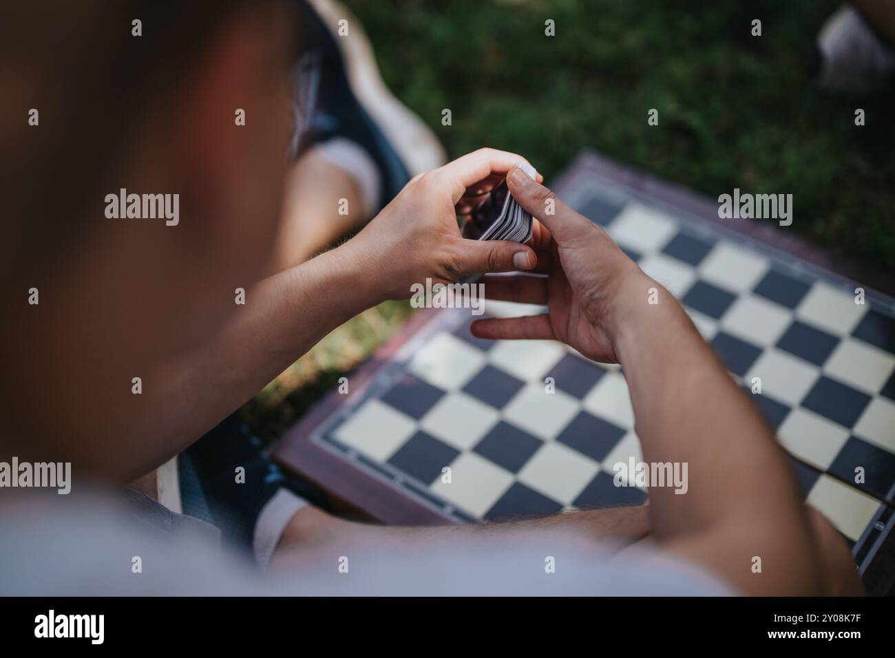 Hands shuffling deck cards on hi-res stock photography and images - Alamy