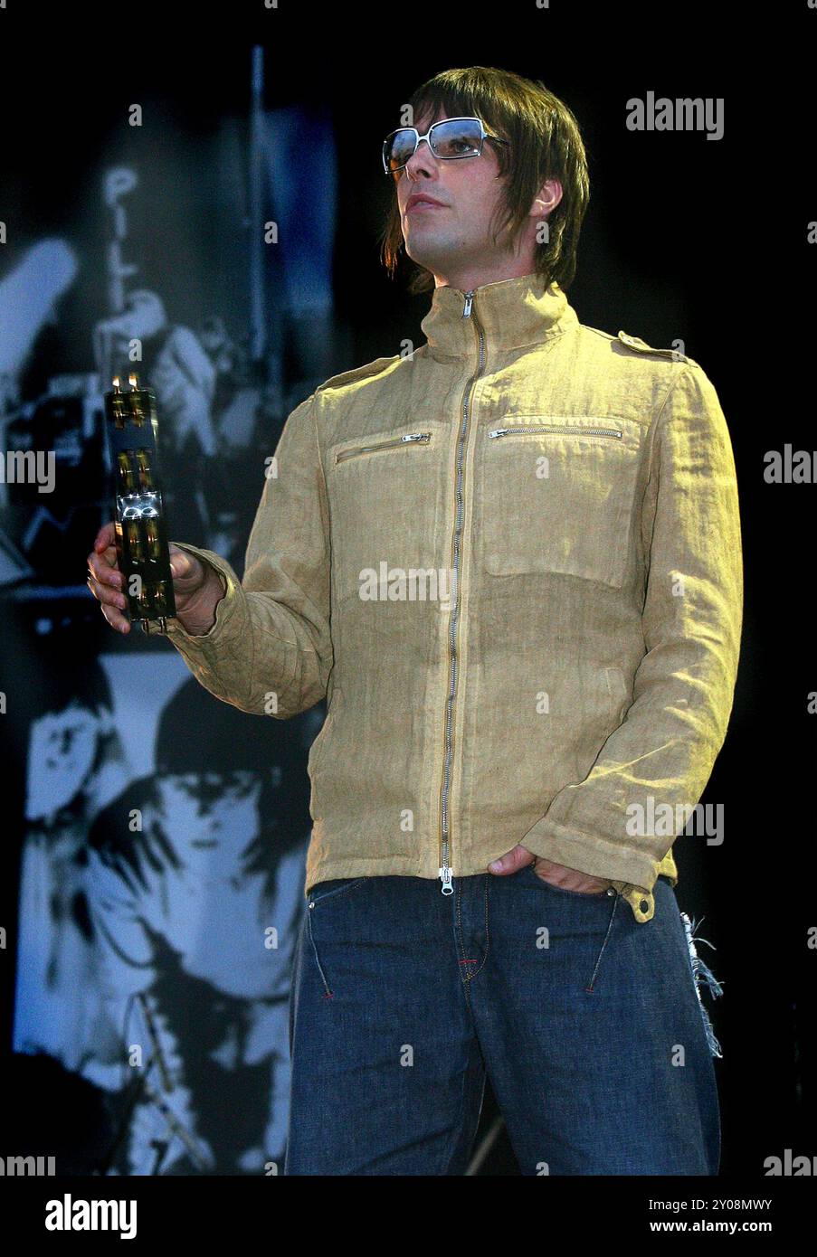 Oasis in concert at Finsbury Park,London 6th July 2002 Stock Photo - Alamy