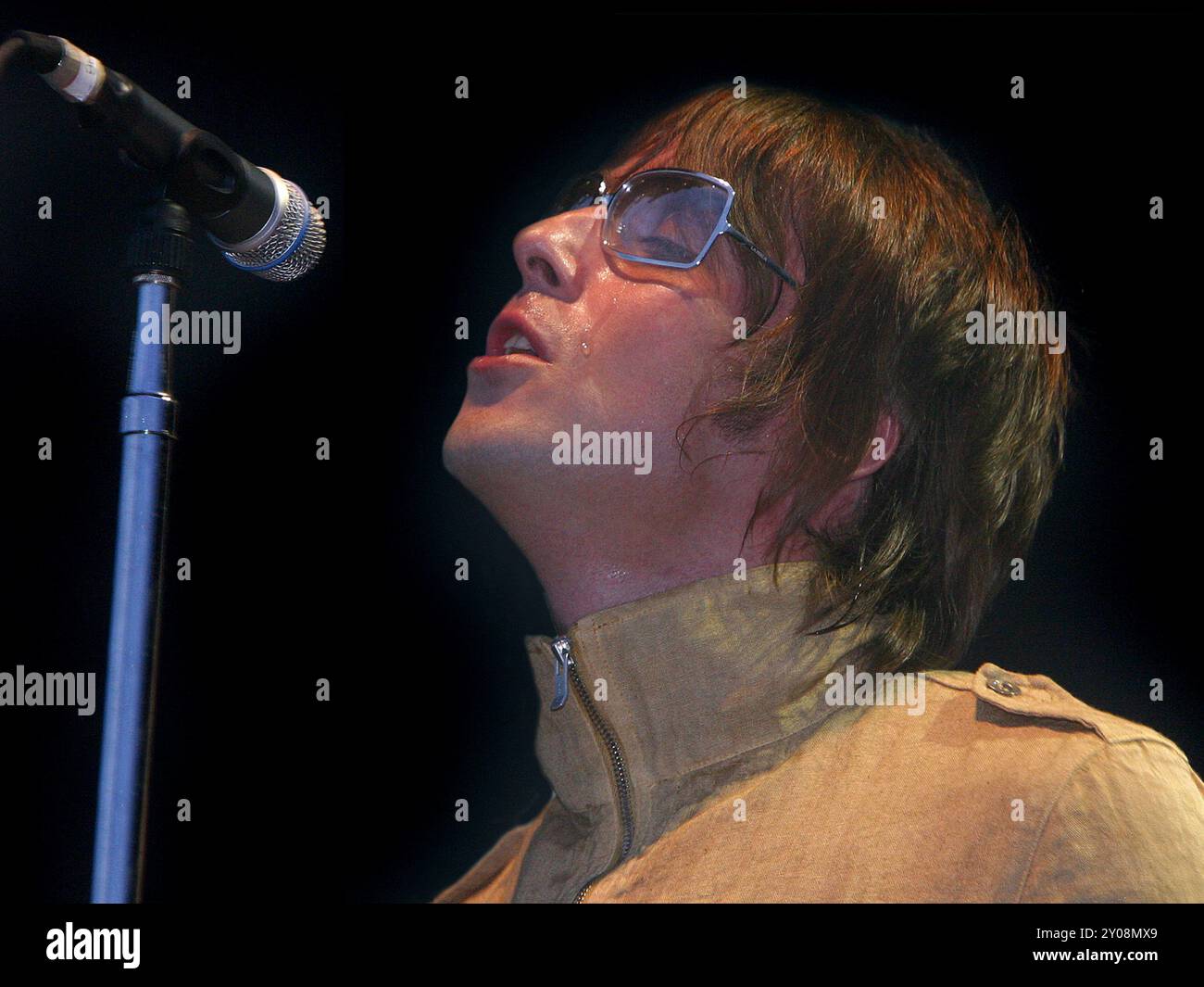 Oasis in concert at Finsbury Park,London 6th July 2002 Stock Photo - Alamy