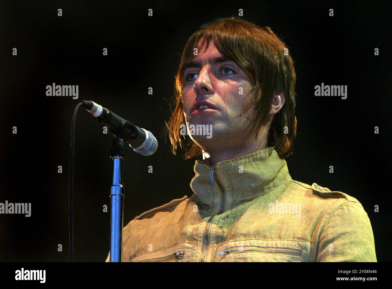 Oasis in concert at Finsbury Park,London 6th July 2002 Stock Photo - Alamy
